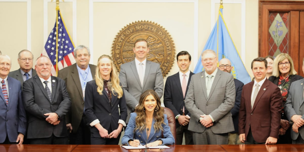 Noem signs foreign-owned ag land bill into law Noem signs foreign-owned ag land bill into law